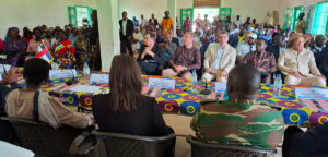 Members of the diplomatic corps visiting Kaga-Bandoro commend the work ...